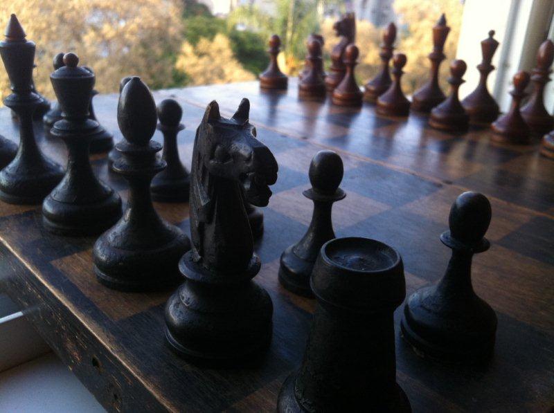Jewish Chess History: The Set