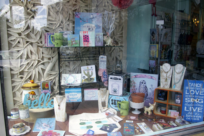 10 Elements of a Well-Curated, Sales-Increasing Displays For Artists ...