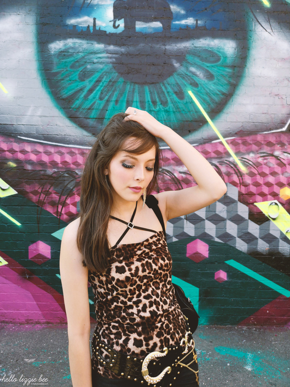 The Introverted Gyaru - Hello Lizzie Bee