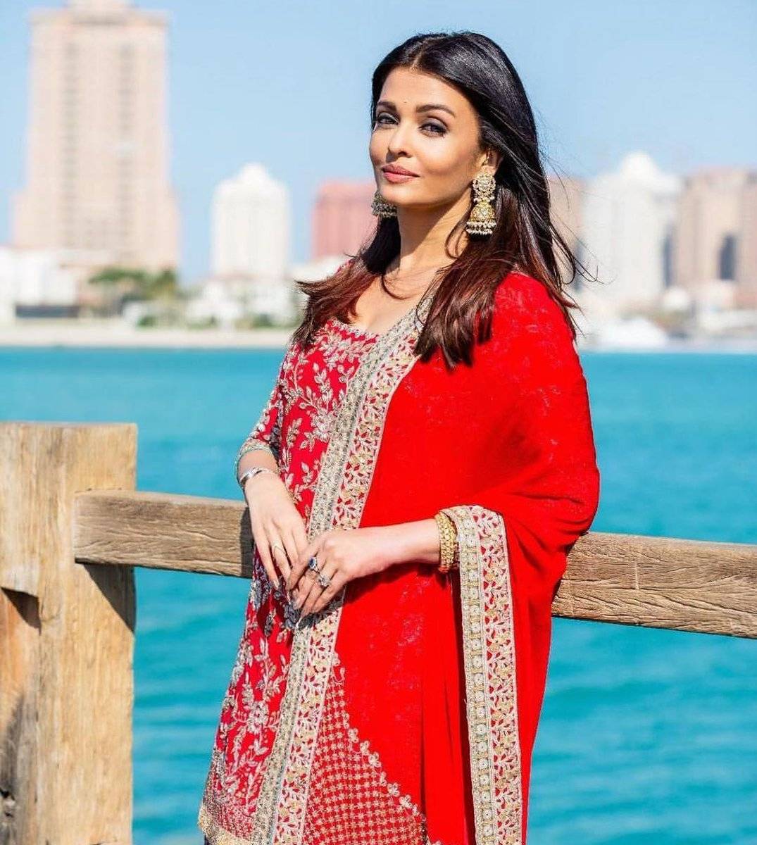 Aishwarya Rai Bachchan in Qatar - Hollywood | Tollywood | Bollywood ...
