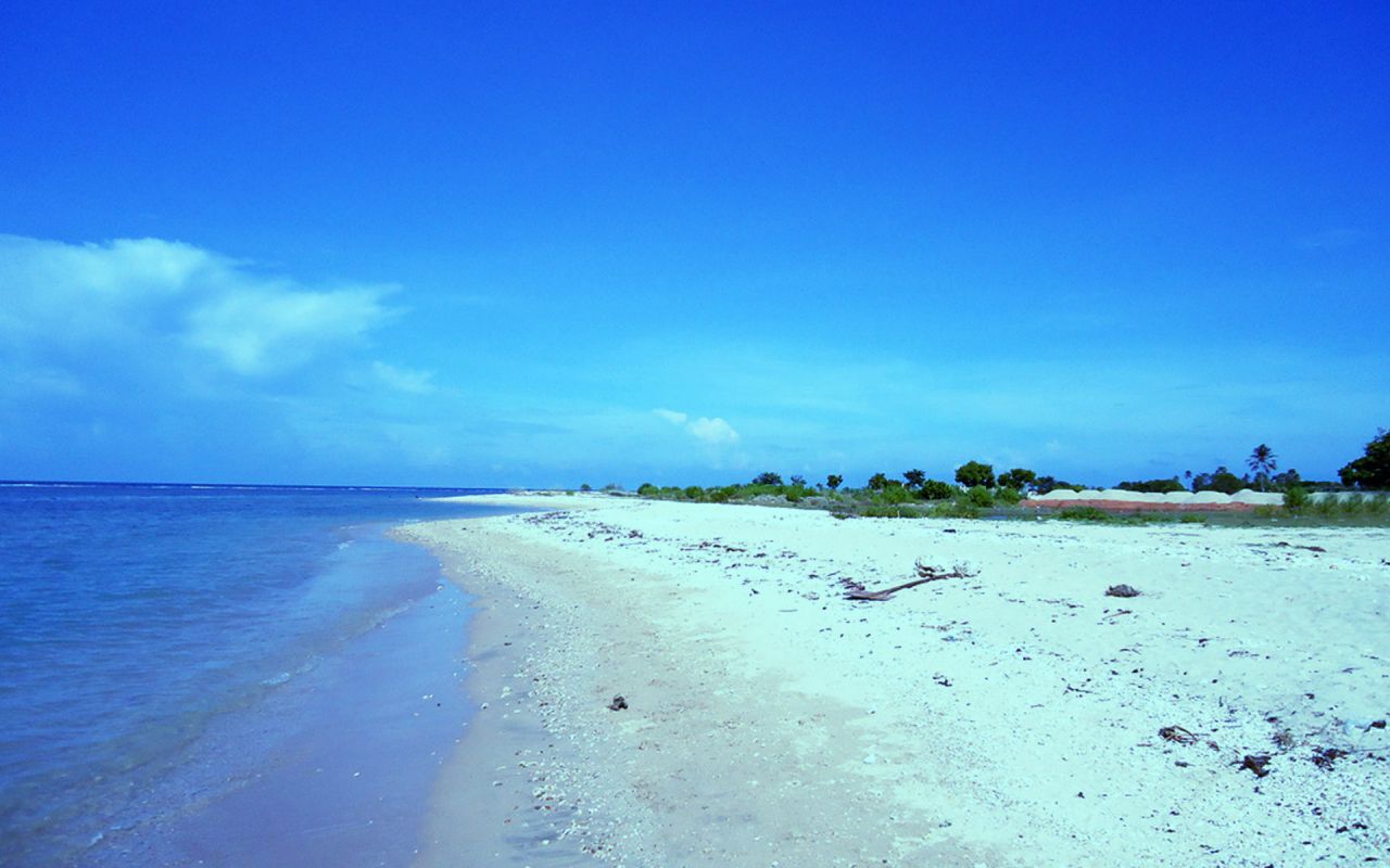 Asian Paradise Sri Lanka : PASIKUDA BEACH - Sun Sea & Sand
