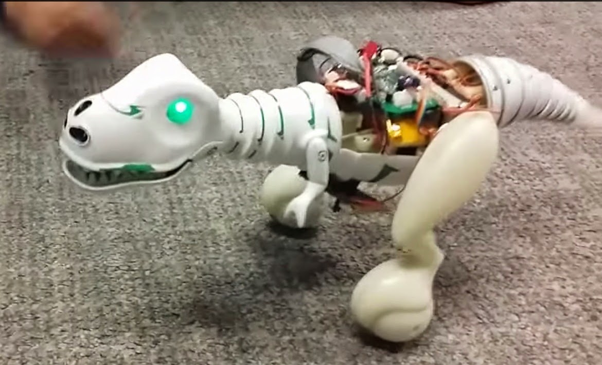 Últimas Tendencias: Boomer, Un dinosaurio robótico bebé que interactua ...
