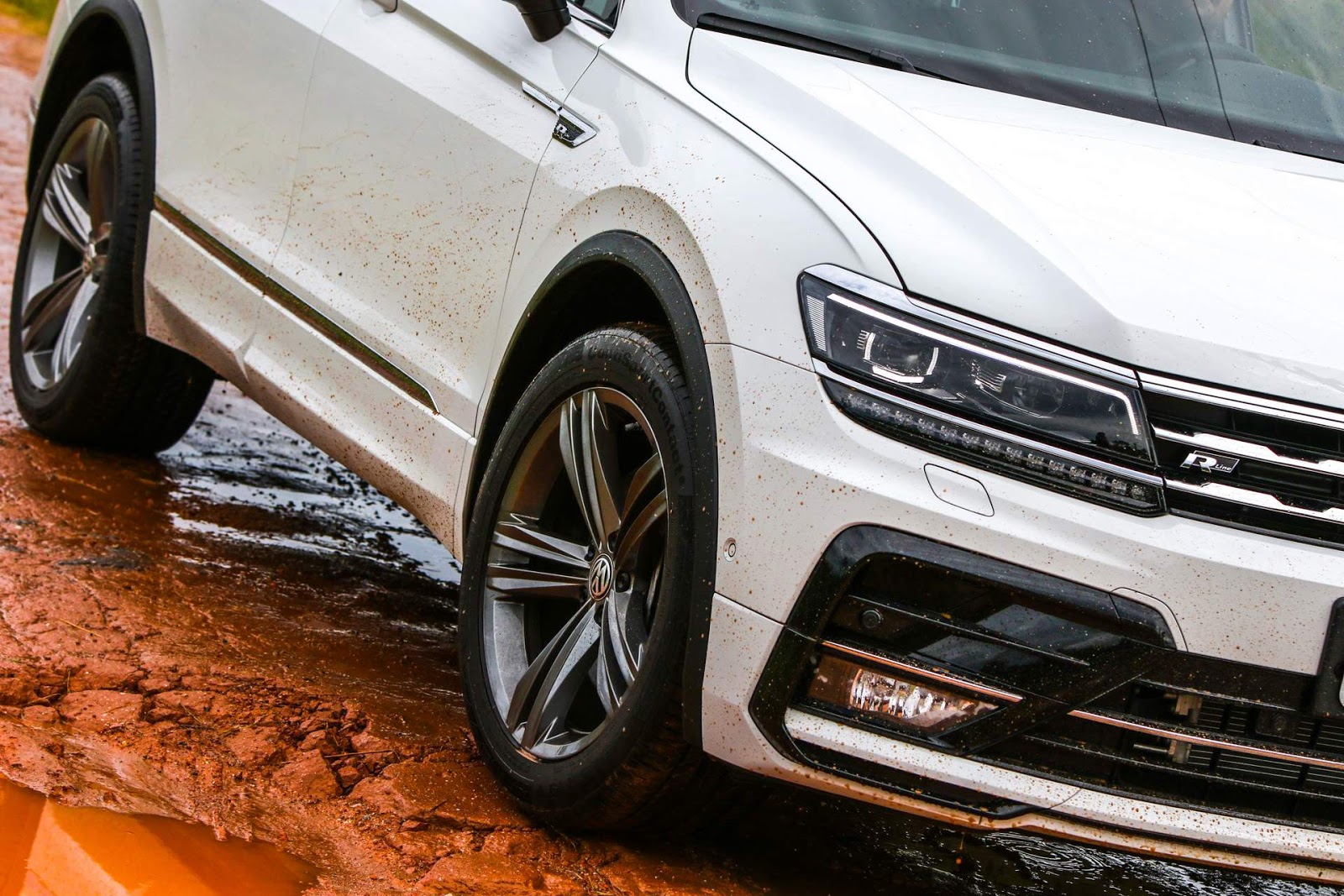 VW Tiguan AllSpace 2019 R-Line: Golf GTI familiar off-road