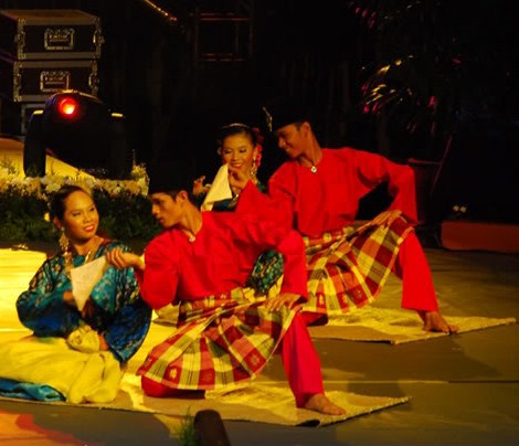 belajar aneka tari tradisional Indonesia: inilah tari zapin dari riau