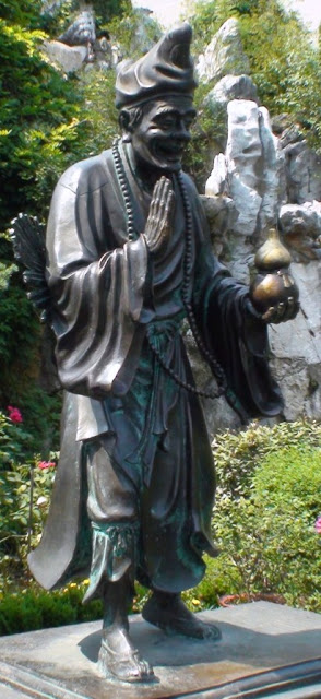 LIVING LIFE SERIES 1 : Knowing Ji Gong through pictures