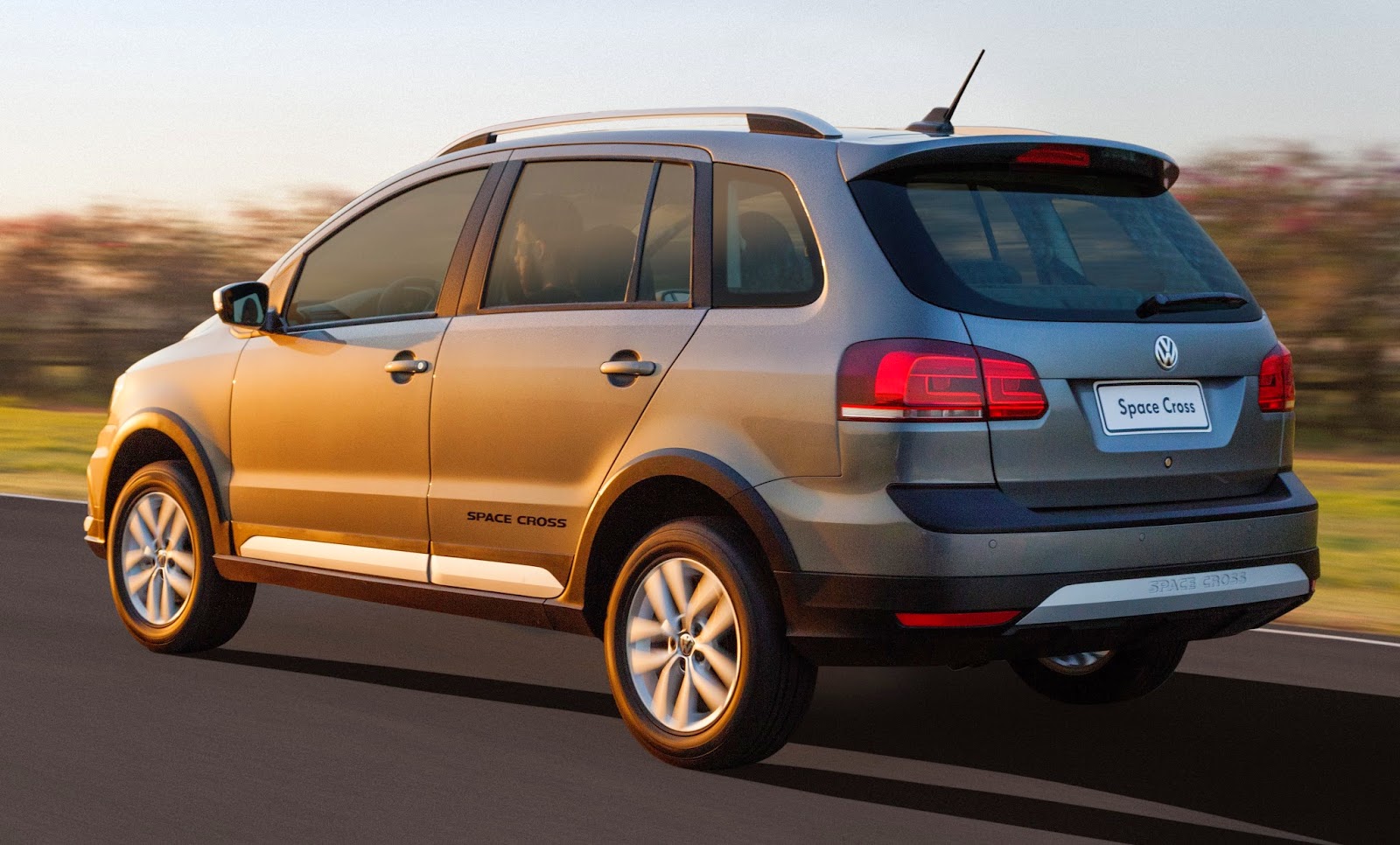 Volkswagen SpaceFox e Space Cross finalmente chegam ao mercado