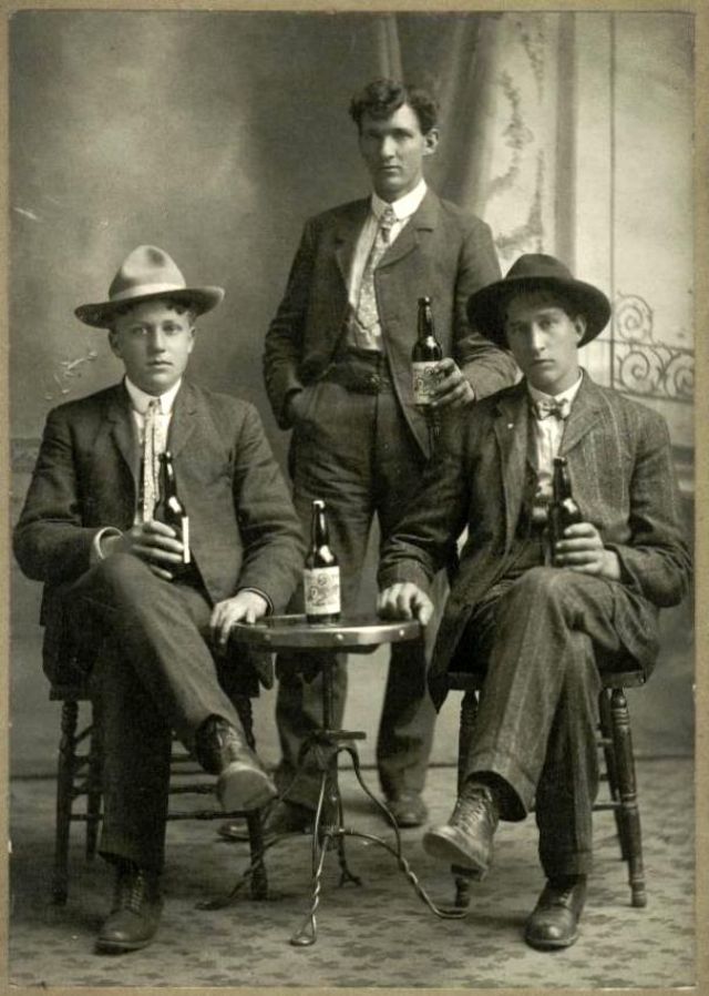 The Day Before Prohibition: Pictures of People Drinking Beer Before ...