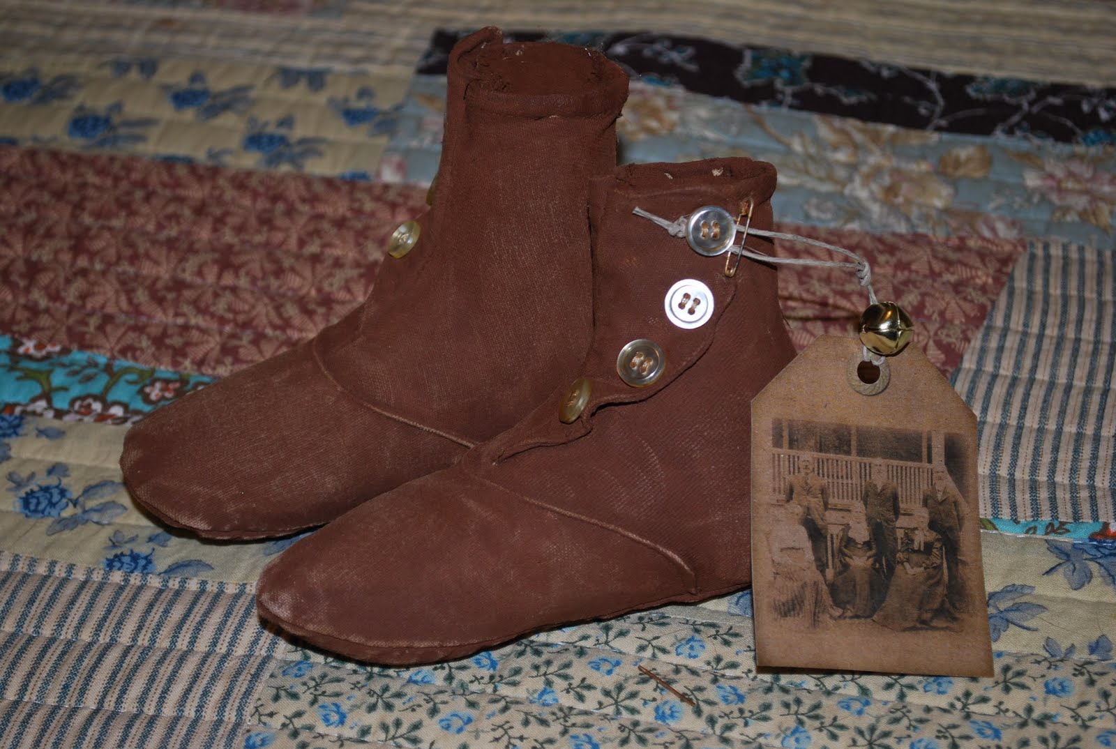 Persnickety Primitives: "Antique" Shoes