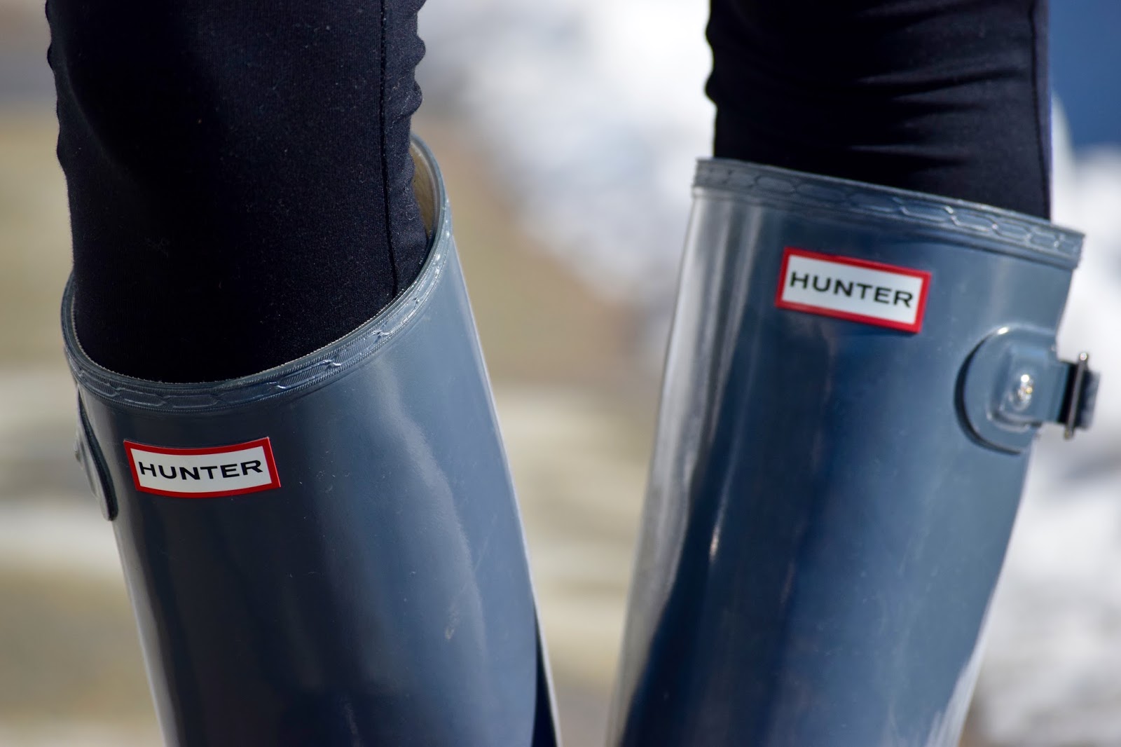 And let's not forget my obsession with Hunter boots ! These grey ones ...