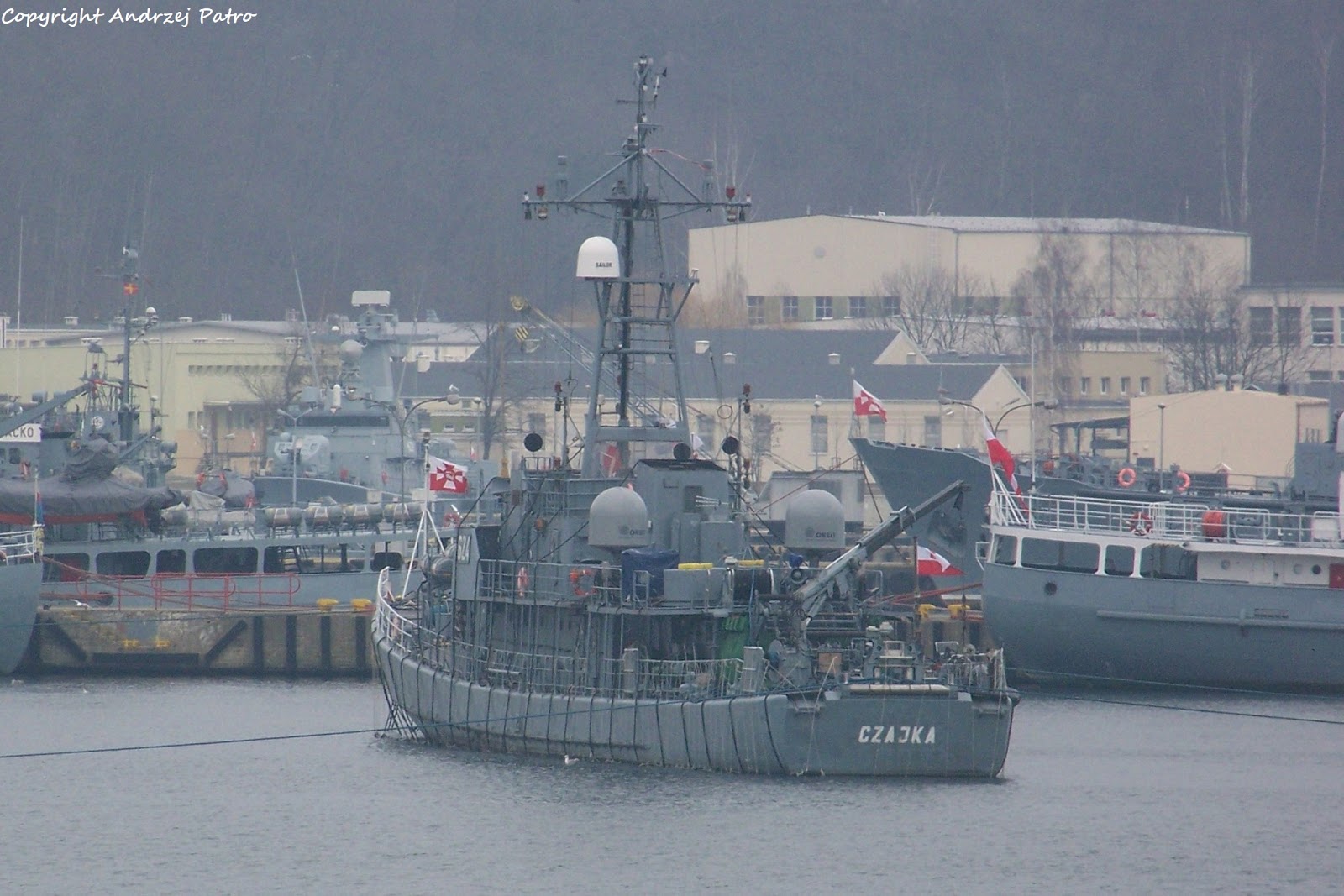 W obiektywie shipspottera czyli z migawką nad portową sadzawką: Z cyklu ...