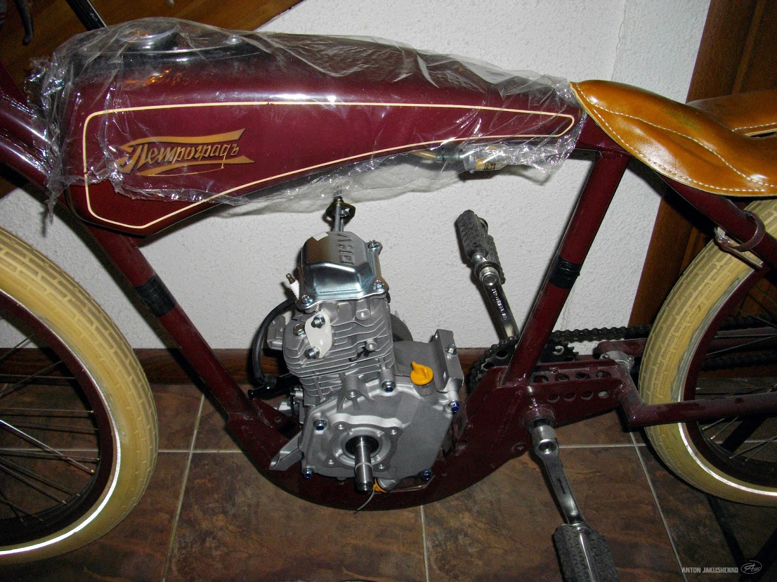 Petrograd cycles.: Board track racer rebuild. 200cc. Honda clone engine.