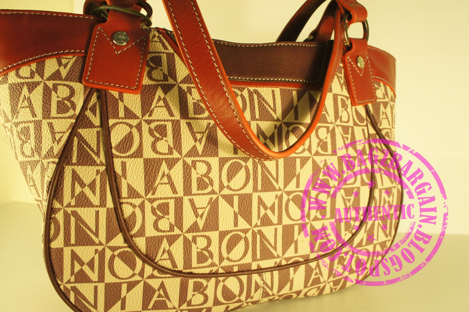 BAGZBARGAIN: New Bonia Signature Leather Small Tote Bag ~ Item #BMRT1003