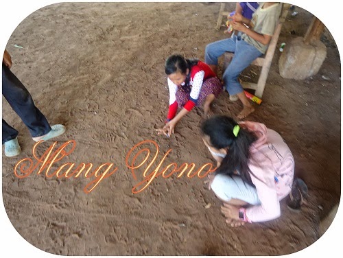 Bermain Kelereng atau Gundu