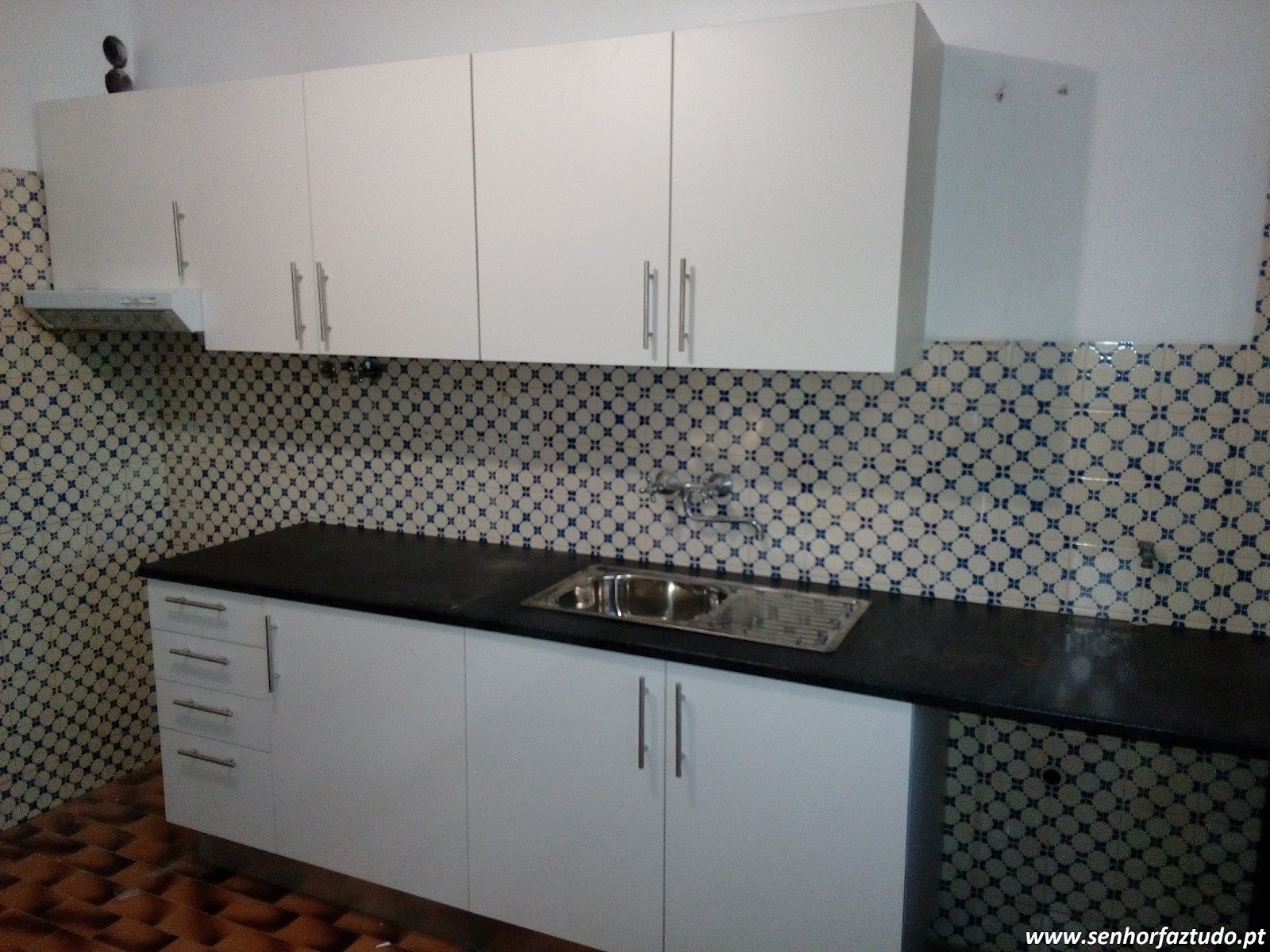 Montagem de uma cozinha MaxMat no Seixal