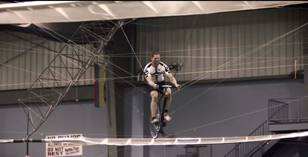 사람의 힘으로 이륙한 헬리콥터 - AeroVelo Atlas Human-Powered Helicopter