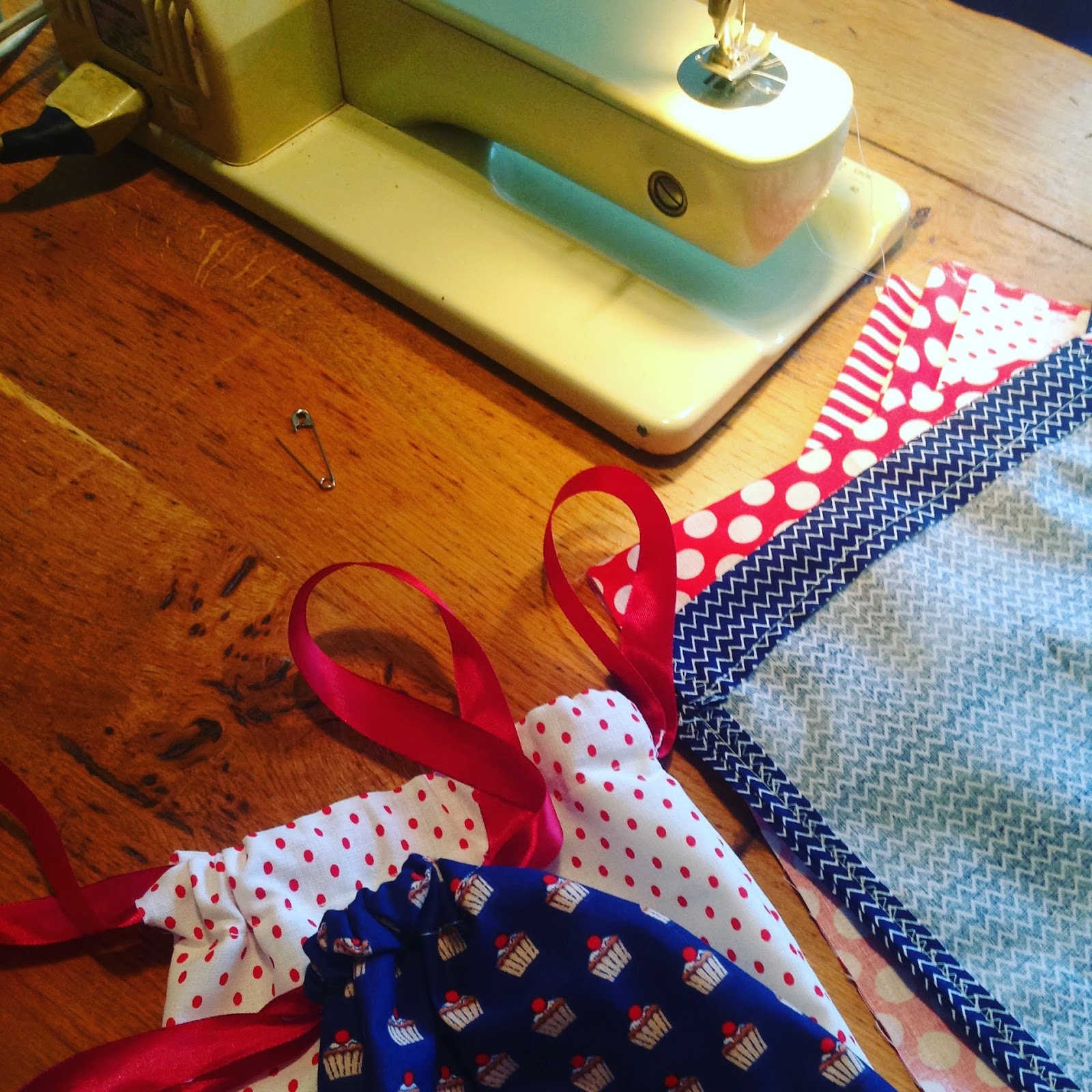 TM's Blog: Cloth bags instead of wrapping paper. An Eco craft Project.