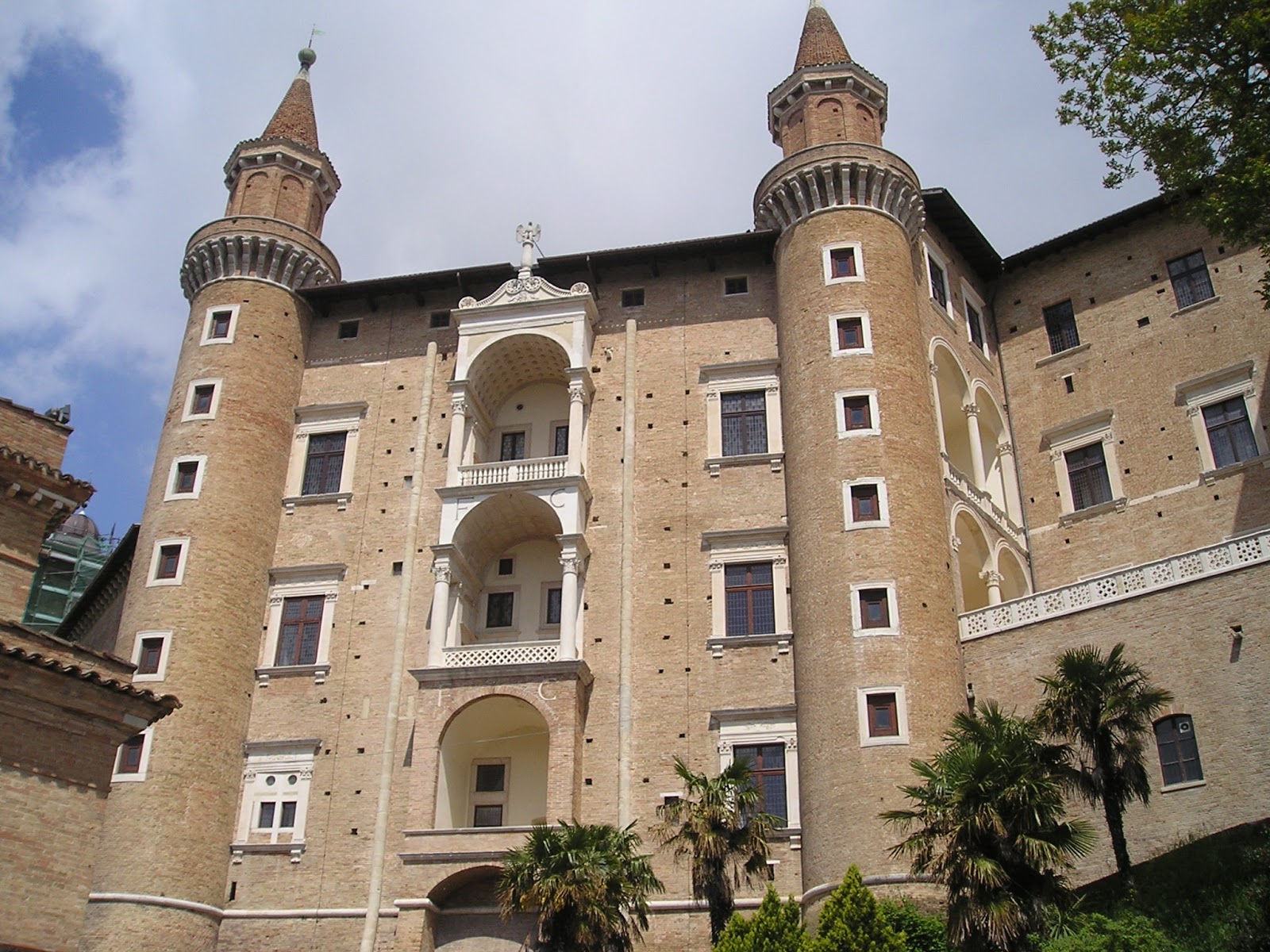 Di qua e di la: PALAZZO DUCALE DI URBINO (The Ducal Palace of Urbino)