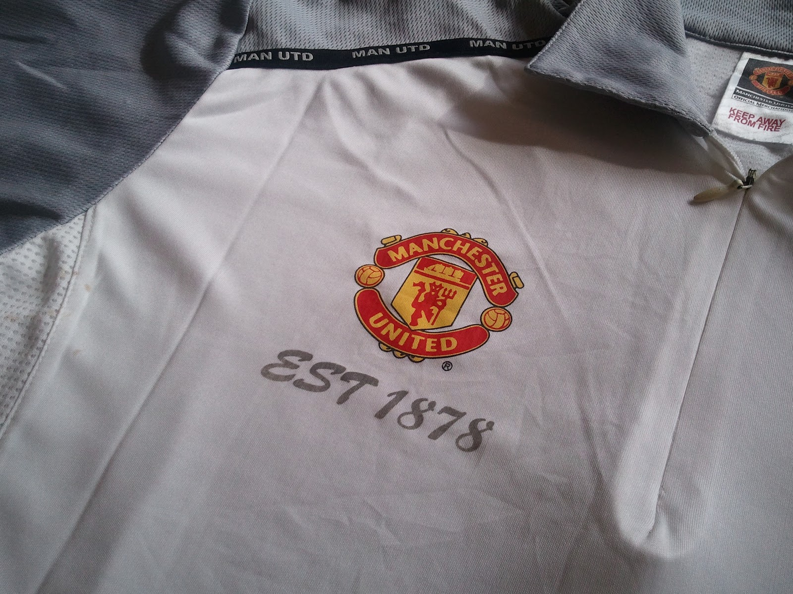 Second Chance: Manchester United Official Merchandise Collection