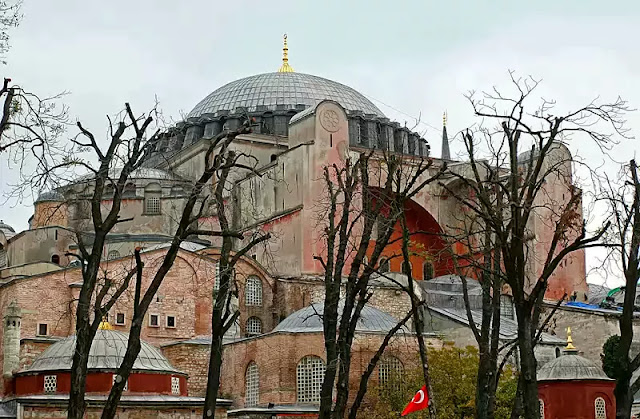 ΜΕΓΑΛΟΙΜΑΜΗΣ ΑΠΟ ΤΖΑΜΙ ΔΙΠΛΑ ΣΤΗΝ ΑΓΙΑΣΟΦΙΑ ΖΗΤΑΕΙ ΑΠΟ ΤΟΝ ΕΡΝΤΟΓΑΝ ΝΑ ...