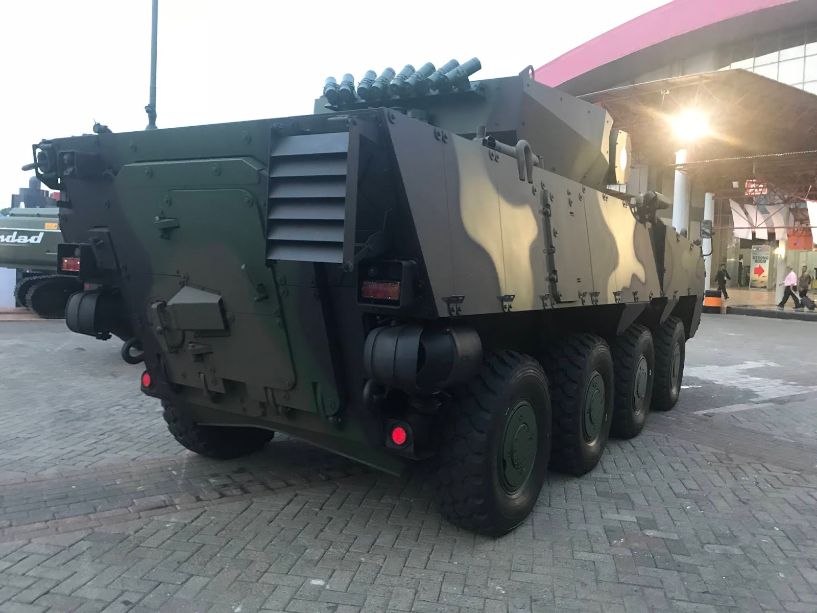 DEFENSE STUDIES: Produksi 250 Unit Panser 8x8, Pindad Gandeng ...