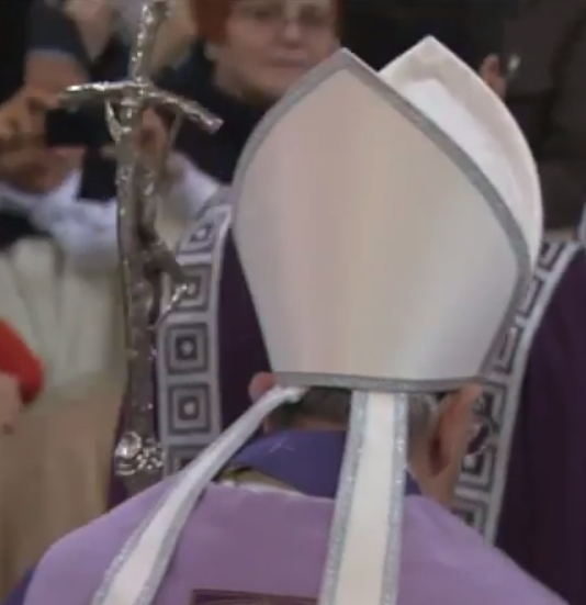 Liturgia Papal: Elenco de mitras del Papa Francisco