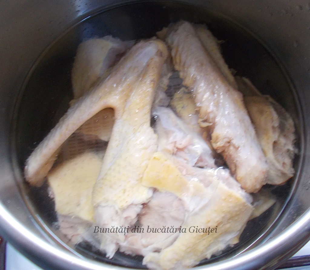 Supa cu taitei de casa si carne de rata - Bunătăți din bucătăria Gicuței