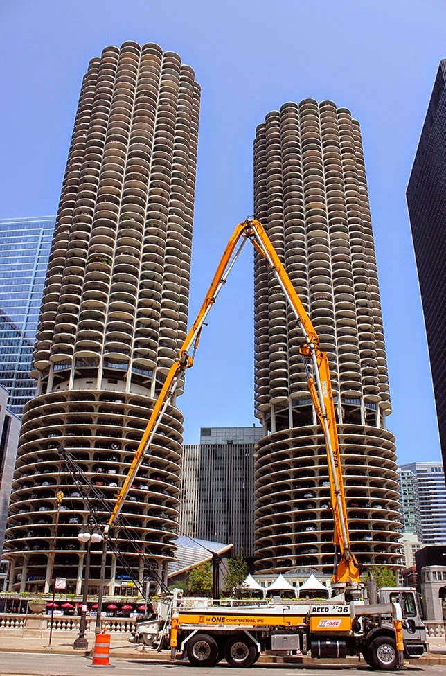 ArchitectureChicago PLUS: The Construction of Chicago's New Riverwalk ...