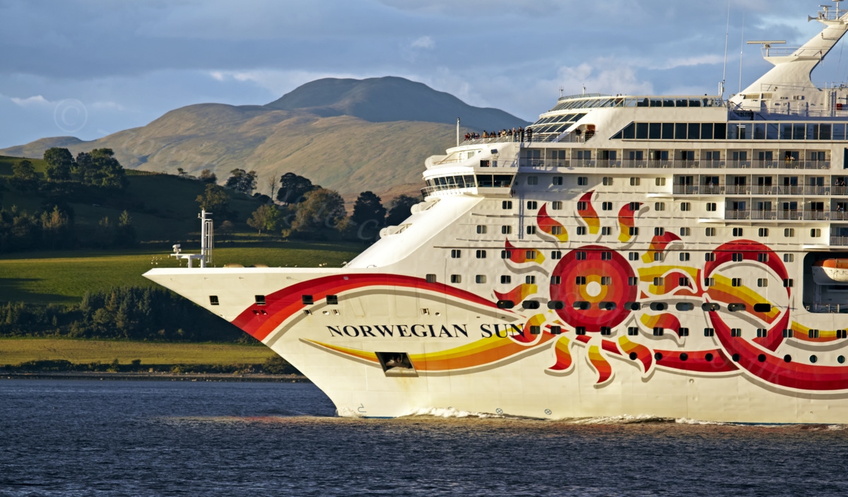 Dougie Coull Photography: Norwegian Sun - Cruise Ship at Greenock