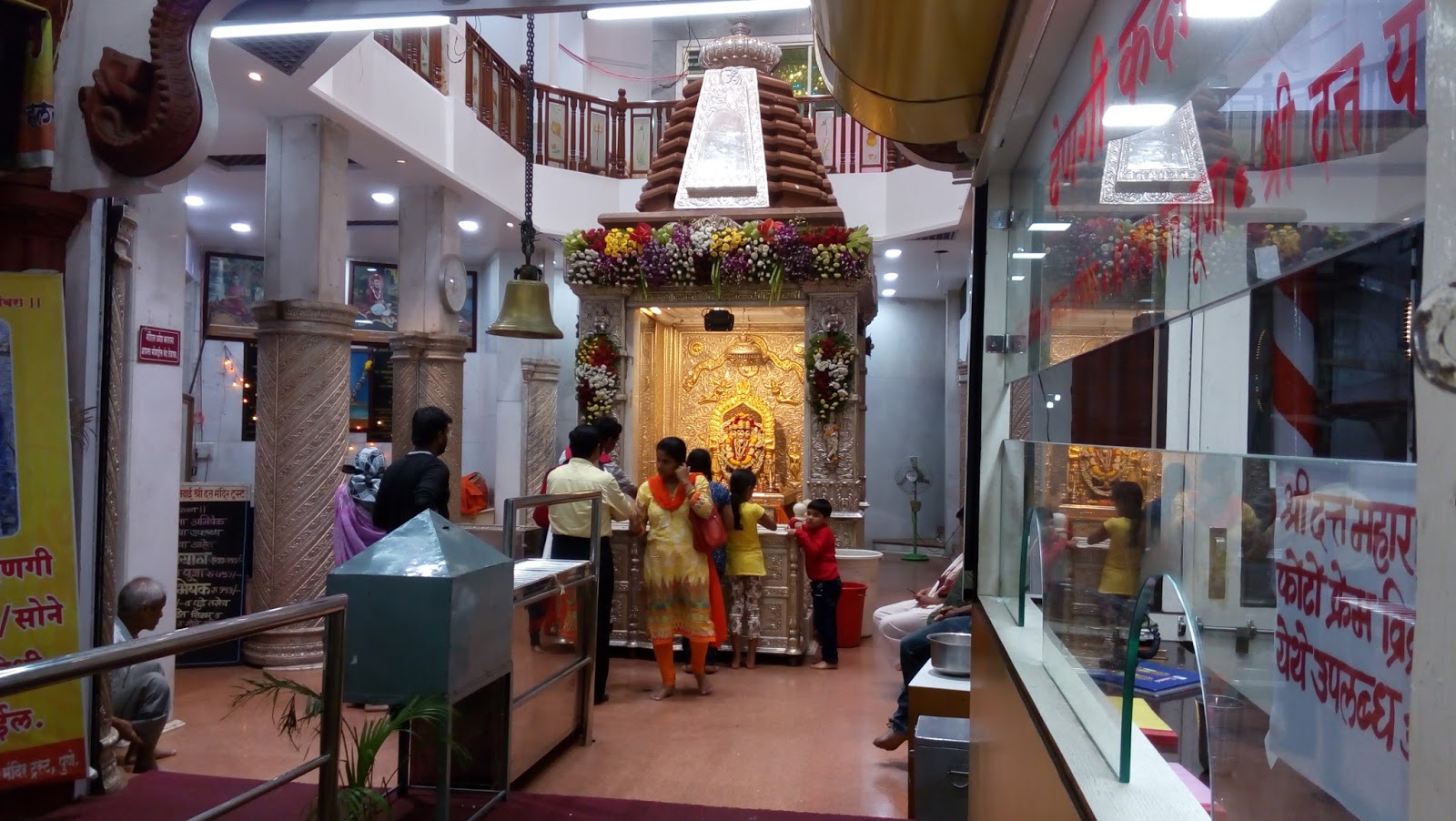 Maharashtra Travel: A Night exploring Pune’s Ganeshotsav (Manache Ganpati)