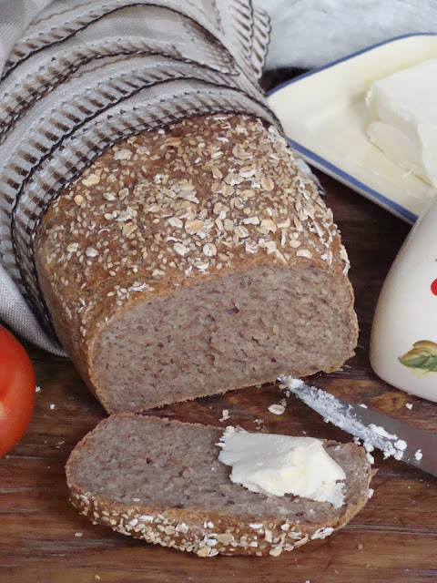 Izioni pyszne smaki: Chleb razowy z ziarnami