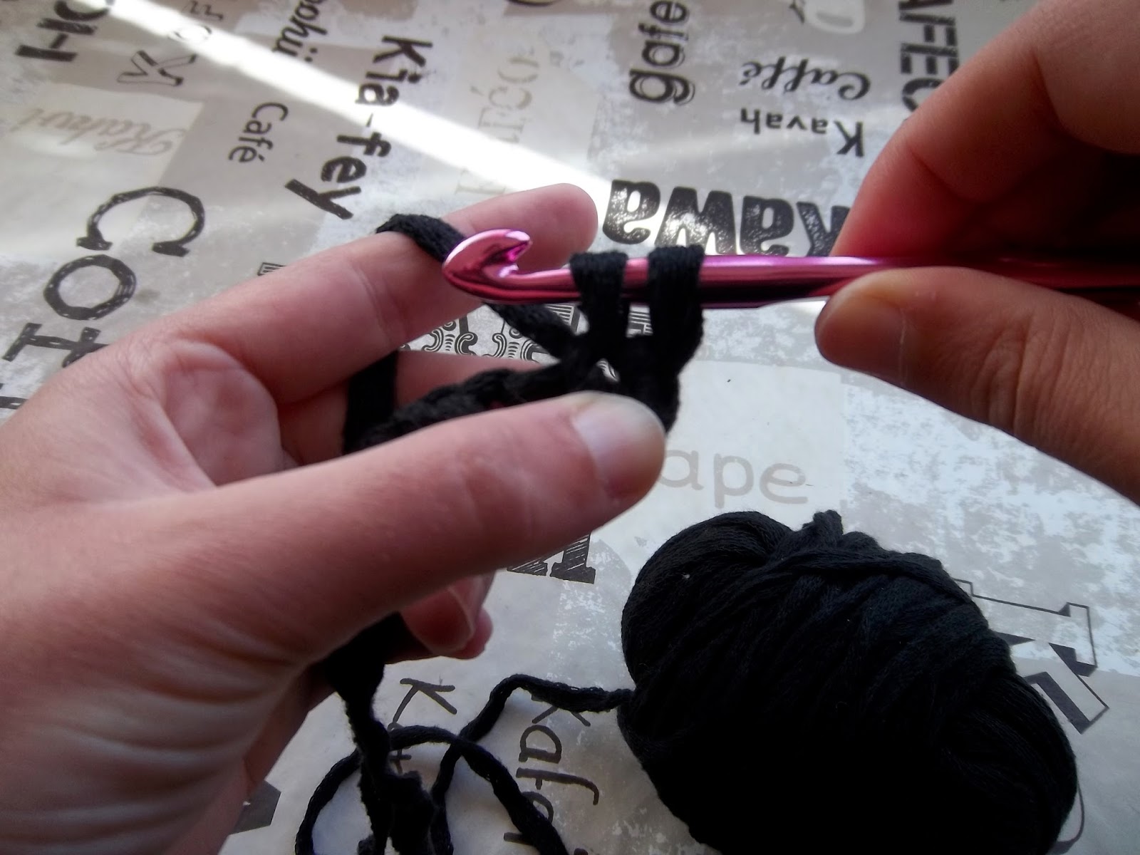 WillowSeed: How to Crochet: Making a Single Crochet Stitch