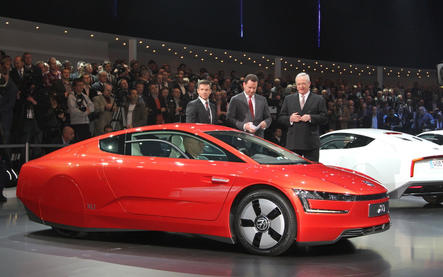 Cars Model 2013 2014: Volkswagen XL1 Diesel Hybrid Prototype Wears Red ...