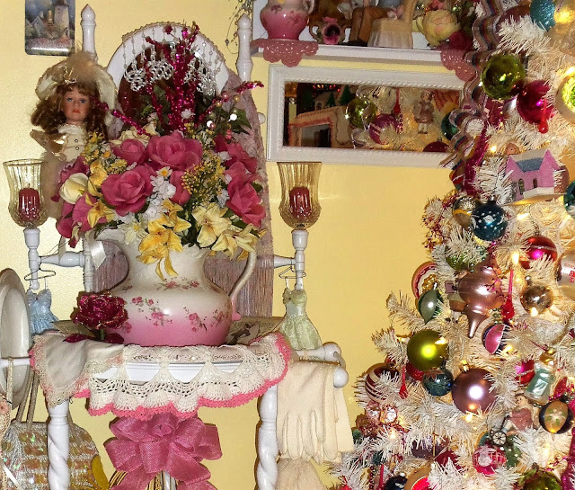 A DEBBIE-DABBLE CHRISTMAS: Sitting Room Christmas Tree and Vignettes ...