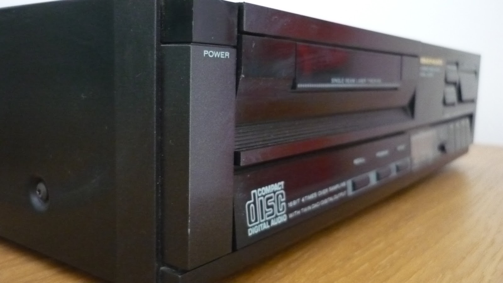 M i c r o C o s e: Recensione Compact Disc Player | Marantz CD273 (1988)