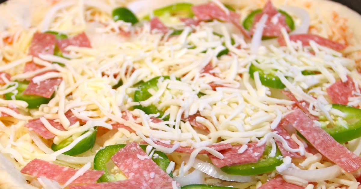 Bossy Italian Wife : Pizza In A Cast Iron Skillet