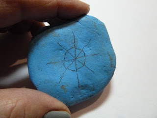 Make it easy crafts: How to paint a snowflake rock for the holidays