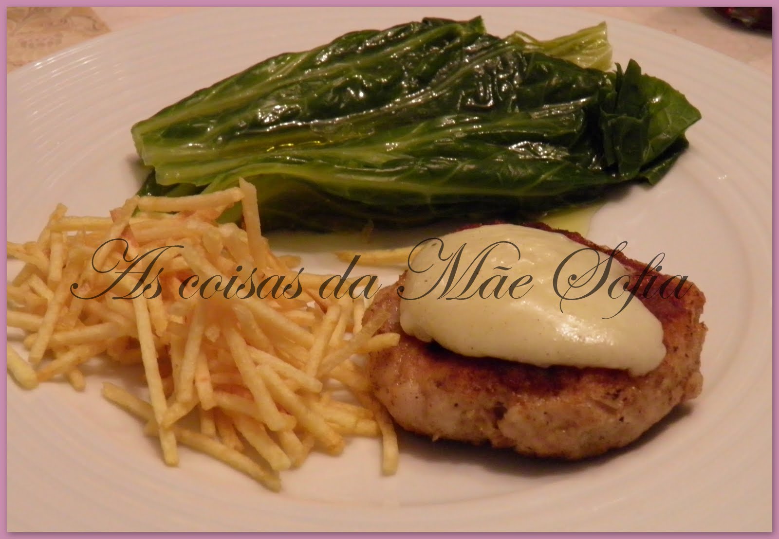 Hamburgueres de peru e alheira com couve portuguesa / Turkey and ...