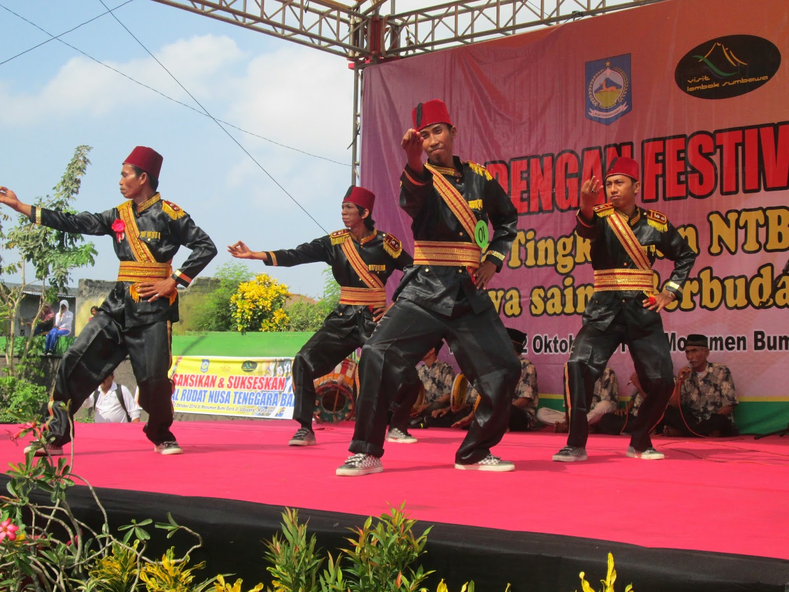 Disbudpar NTB Kembangkan Tari Rudat di Lombok ~ Lombok Atraktif