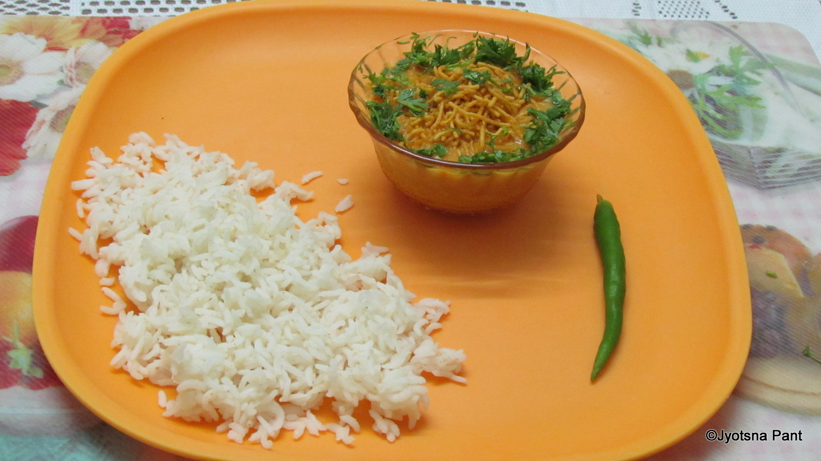 With Love from Mom's Kitchen: Sev Bhaji ( सेव भाजी)