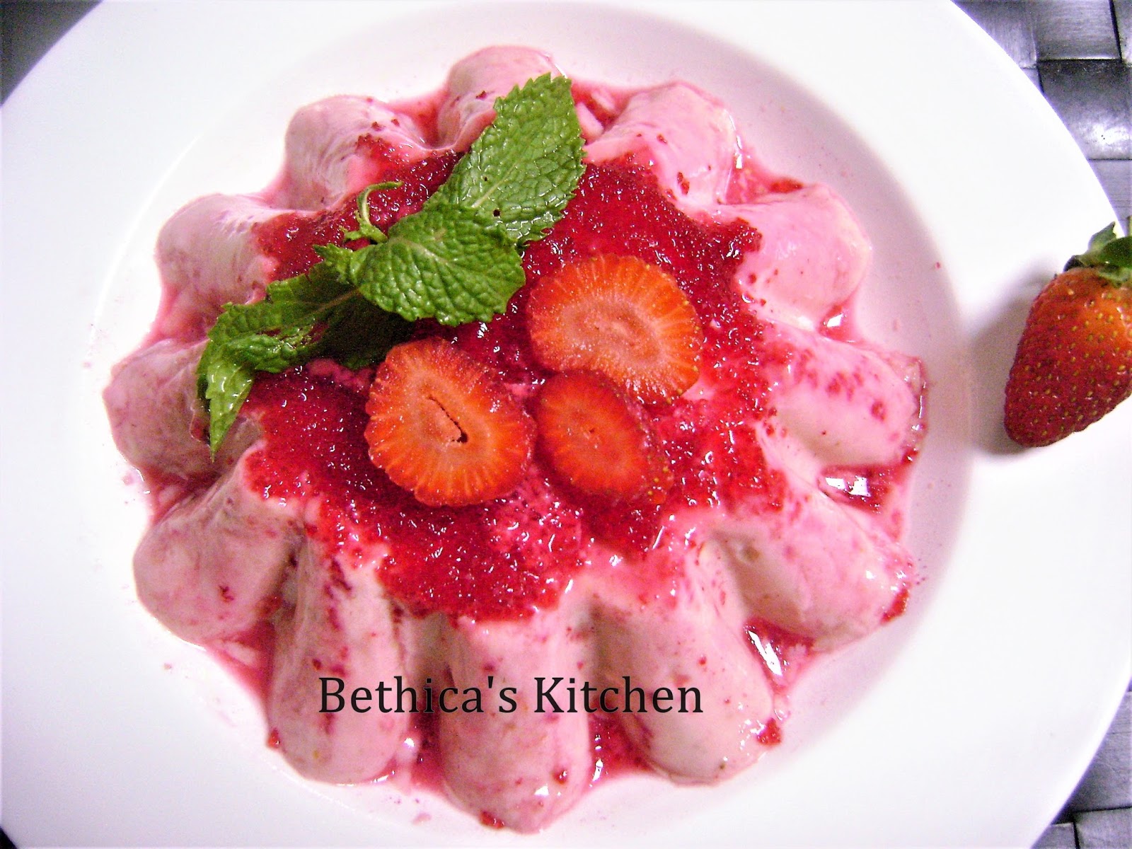 Bethica's Kitchen Flavours: Strawberry Pudding