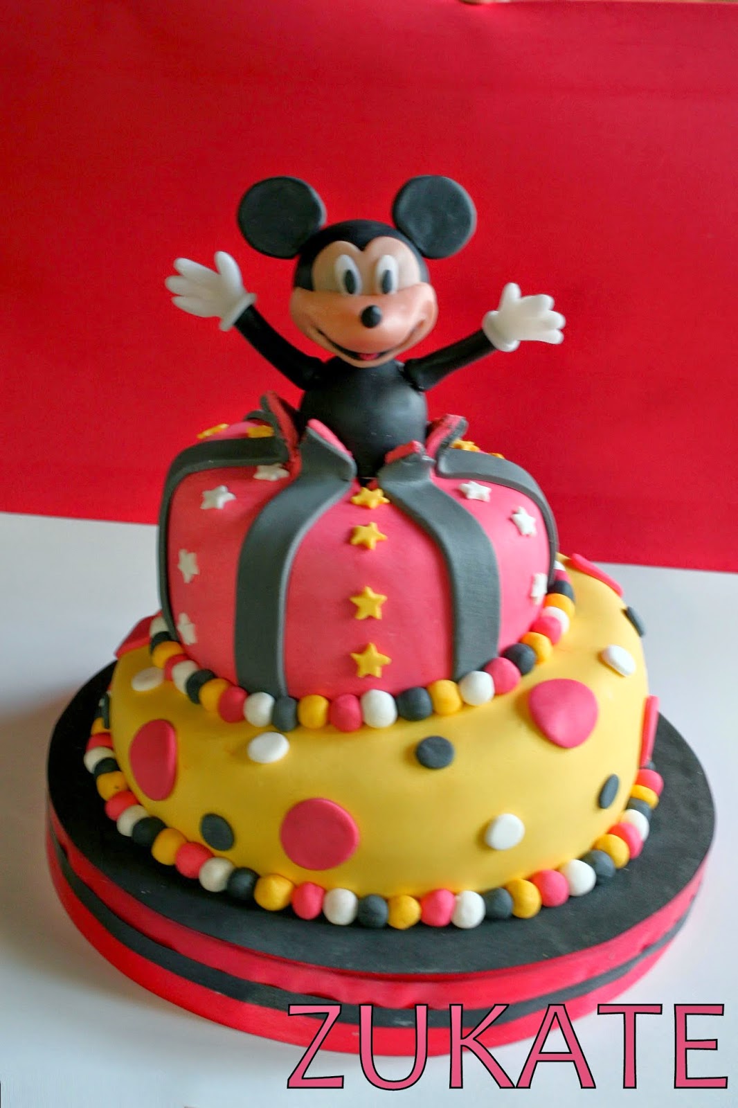 TORTA INCLINADA DE MICKEY PARA CARLA | ZUKATE