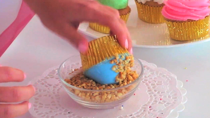 {VIDEO} How To Decorate Fun & Professional Cupcakes At Home | Cupcakes ...