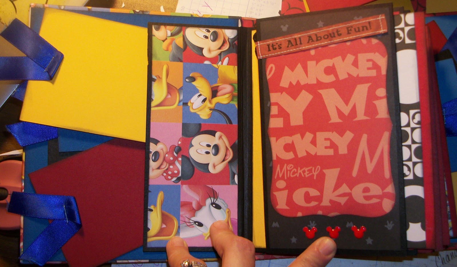 Super Happy Scrapper: Mickey Mouse Mini Album