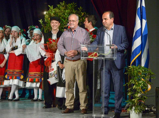 ΕΚΔΗΛΩΣΗ ΣΤΑ ΓΙΑΝΝΙΤΣΑ " ΧΟΡΕΥΟΝΤΑΣ ΚΑΙ ΤΡΑΓΟΥΔΩΝΤΑΣ ΤΗΝ ΕΛΛΑΔΑ ΜΑΣ ...