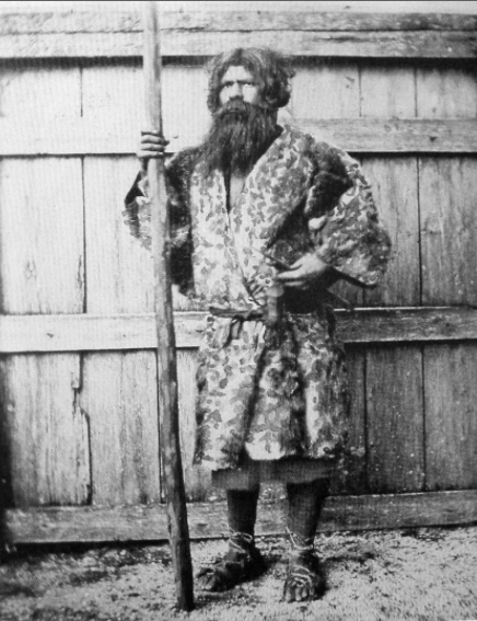 Kampman knives: warabite-tō Ainu/Emishi sword