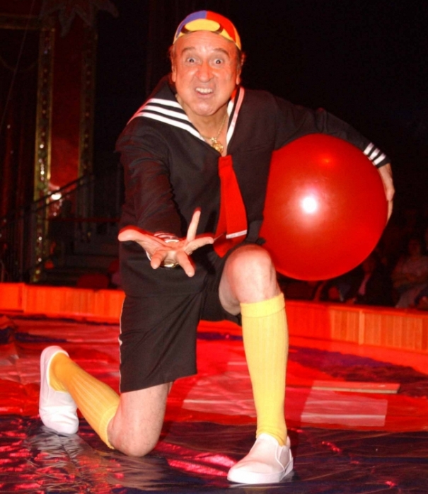 Ator Carlos Villagrán vai deixar de interpretar o Kiko, do Chaves.