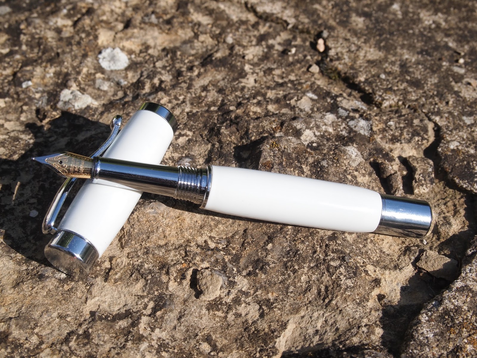 creation jb bois: Pierre de lait ou galalithe