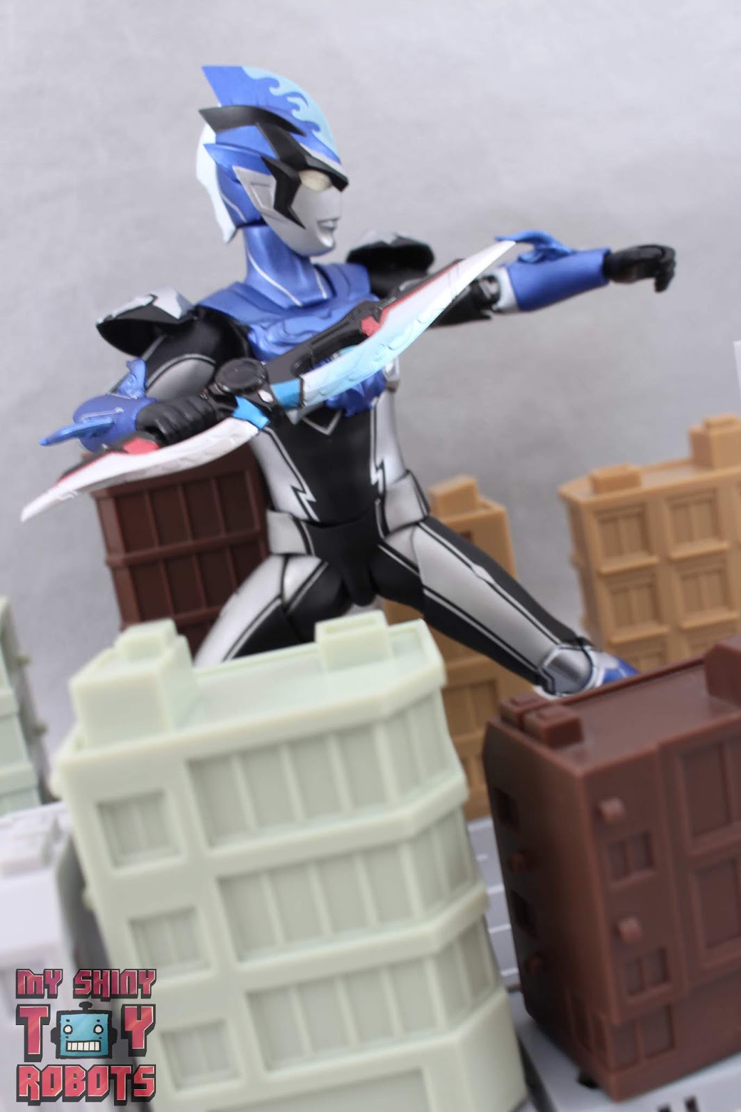 My Shiny Toy Robots: Toybox REVIEW: S.H. Figuarts Ultraman Blu Aqua
