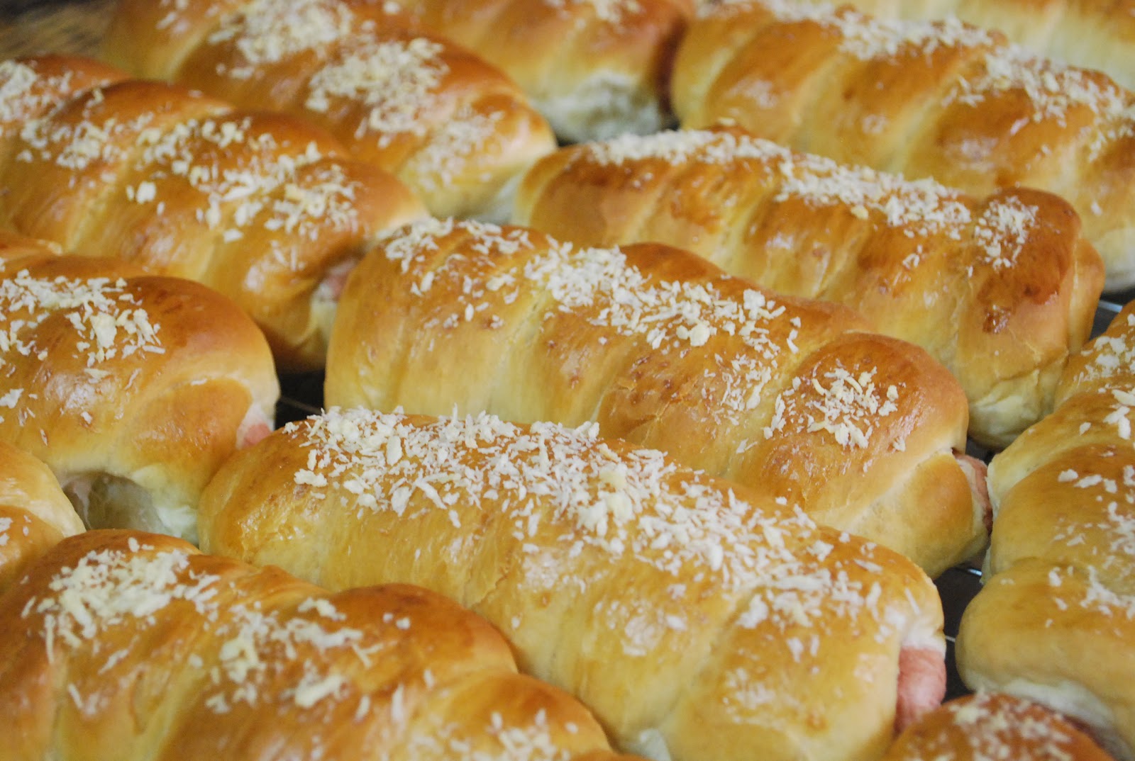 Sweet n Spicy from The Baking Studio: Tempahan Ban Sosej