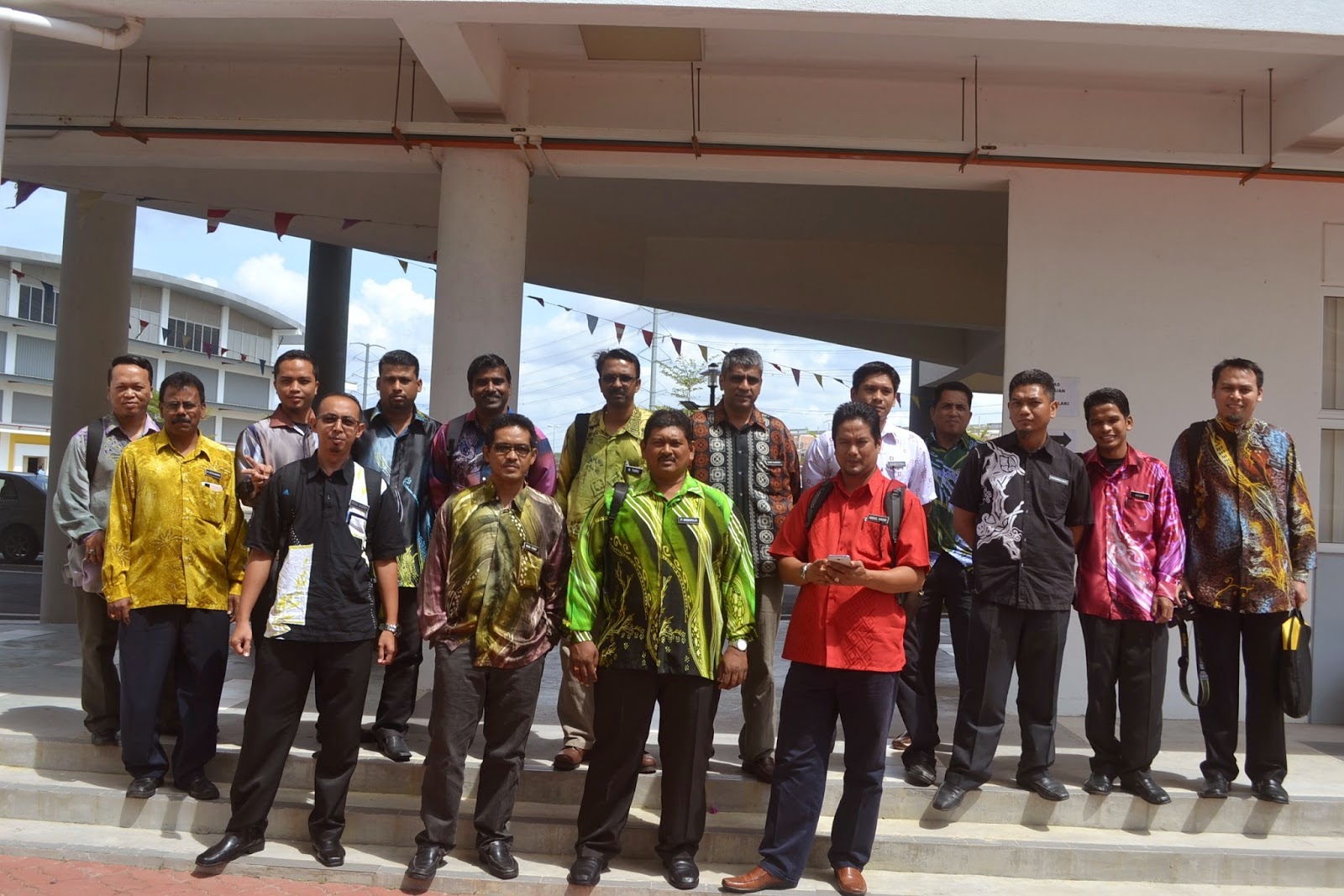 Ustaz Ruslan Hassan : LAWATAN PENANDA ARAS SEKOLAH ABAD 21 : SMK MEDINI ...